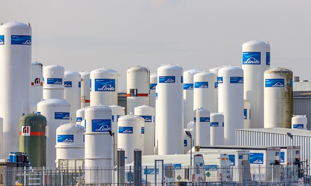 Germany's natural gas tanks are 100 percent full - Amsterdam Daily News ...