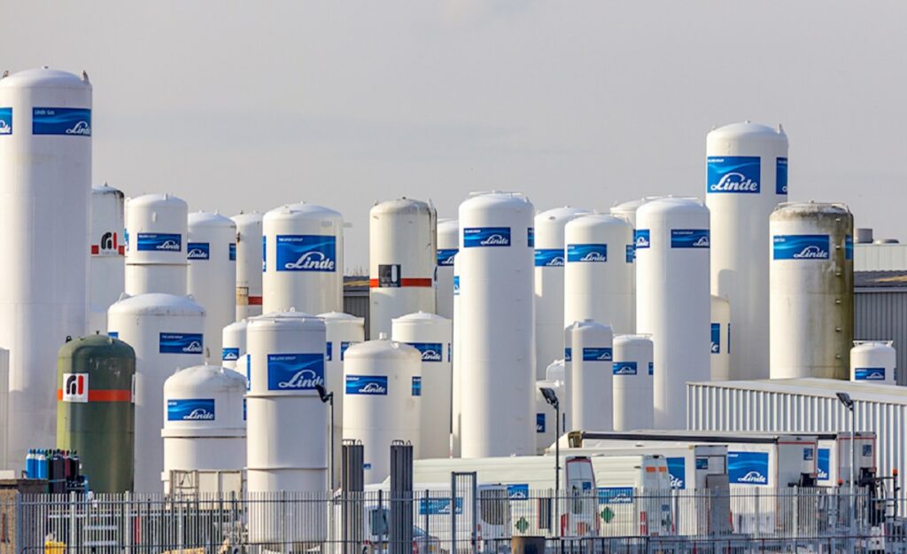Germany's natural gas tanks are 100 percent full - Amsterdam Daily News ...
