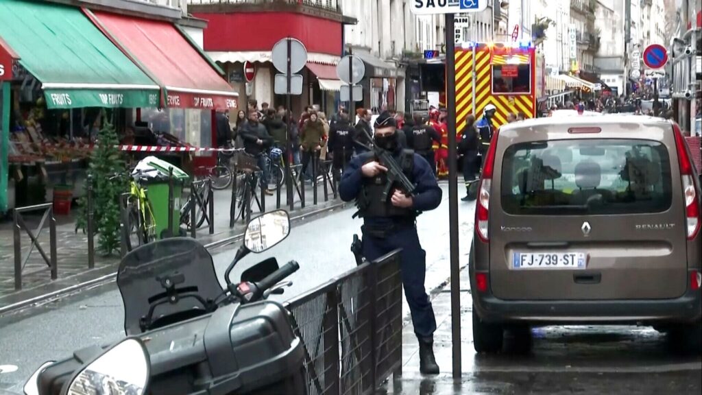 VIDEO: 3 dead in Paris shooting, suspect arrested - Amsterdam Daily ...