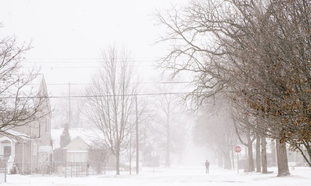 Dozens of people died in the USA from the freezing cold, thousands of ...