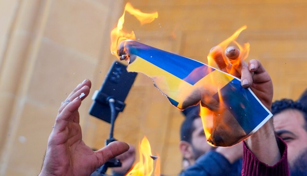 VIDEO: Dutch and Swedish flags were burned during protests against the ...