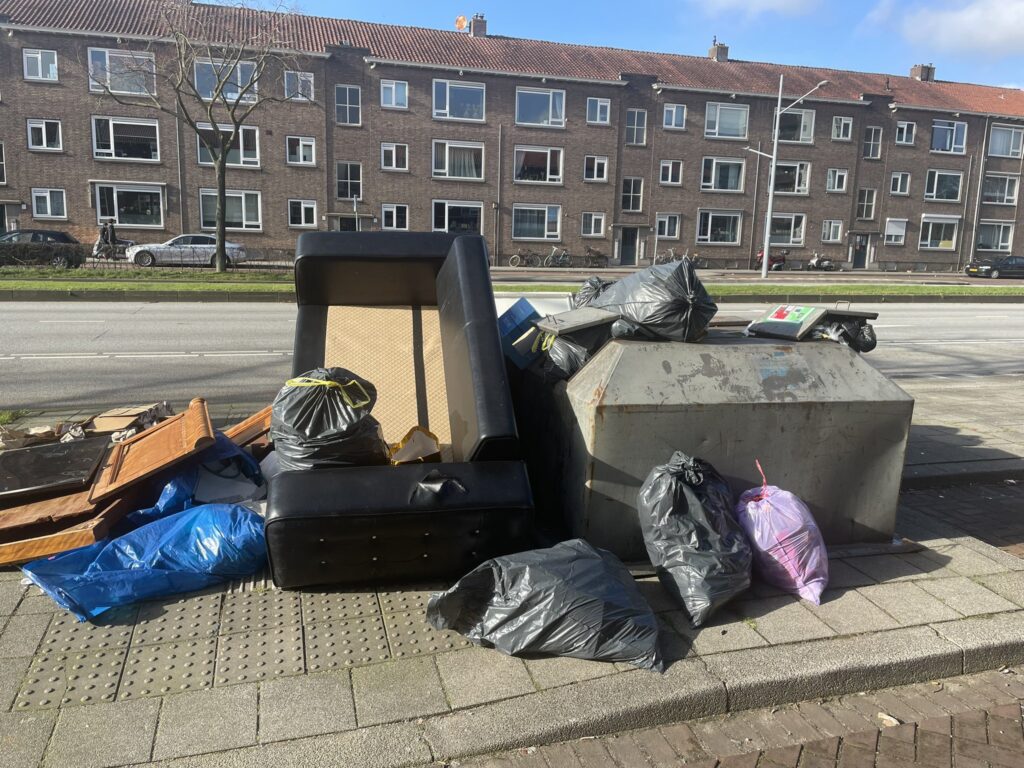 The strike that started in Rotterdam caused garbage in the streets ...