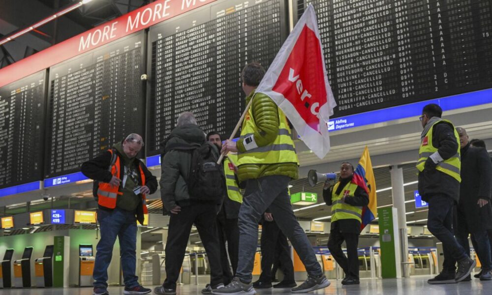 Warning strike at German airports affects 300,000 passengers ...