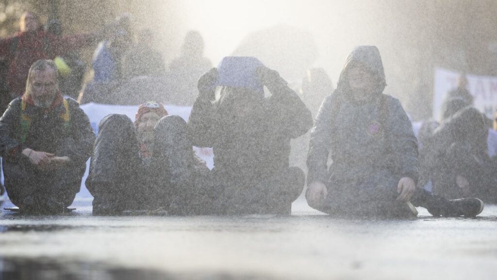 VIDEO: Extinction Rebellion closes A12 highway, police intervene ...