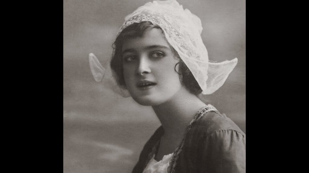 What is the Netherlands traditional clothing?