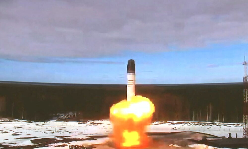 Russia launches intercontinental ballistic missile - Amsterdam Daily ...