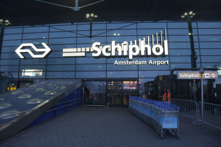 Make a reservation for Schiphol Airport security point
