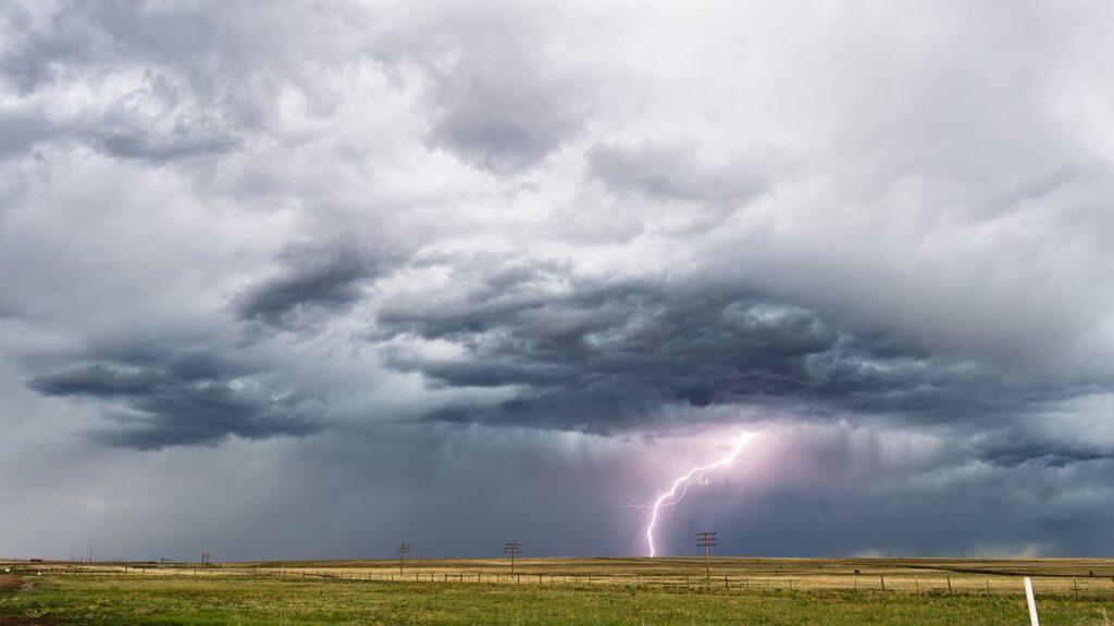 Warning issued for heavy thunderstorms in the Netherlands today ...