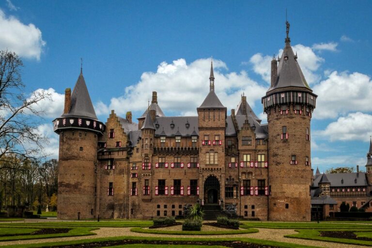 Discovering the Magnificent Monuments of the Netherlands